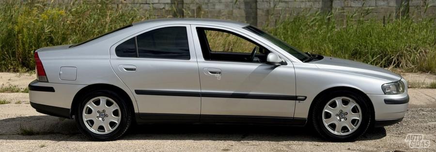 Volvo S60 2002 in Kaunas, with an engine capacity of 2.40 L and mileage of 440 thousand km for 1000 €, photo 9 on AUTOMOTO.COM.LV