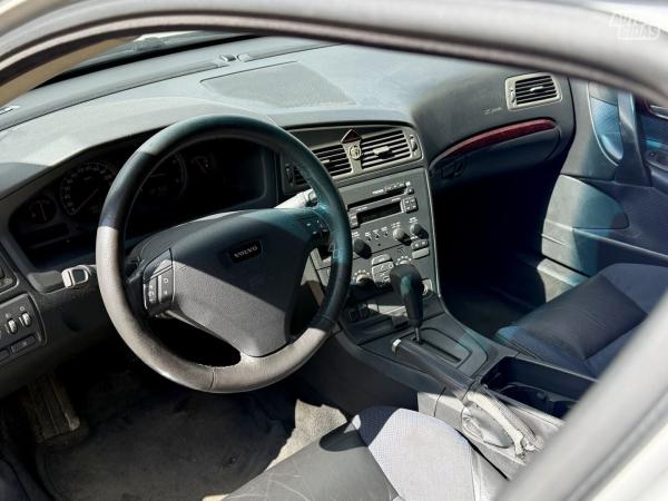 Volvo S60 2002 Kauņa, ar dzinēja tilpumu 2.40 L un nobraukumu 440 tūkst. km par 1000 €, foto 9 vietnē AUTOMOTO.COM.LV