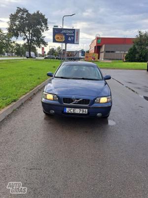 Volvo S60 2002 Panevēža, ar dzinēja tilpumu 2.40 L un nobraukumu 366 tūkst. km par 1000 €, foto  vietnē AUTOMOTO.COM.LV