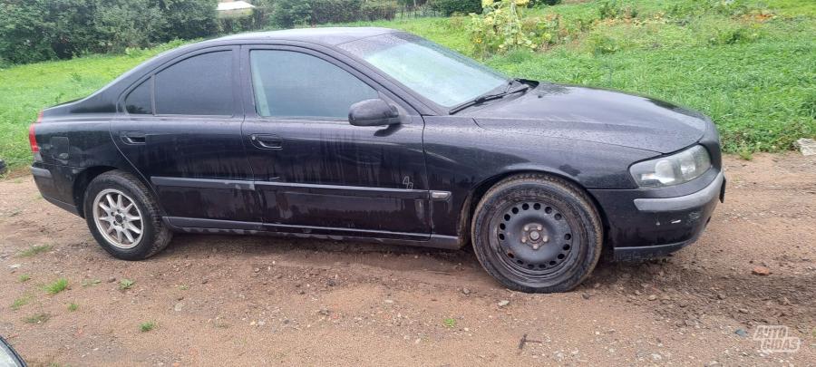 Volvo S60 2002 Klaipėda, ar dzinēja tilpumu 2.40 L un nobraukumu 327 tūkst. km par 500 €, foto 1 vietnē AUTOMOTO.COM.LV