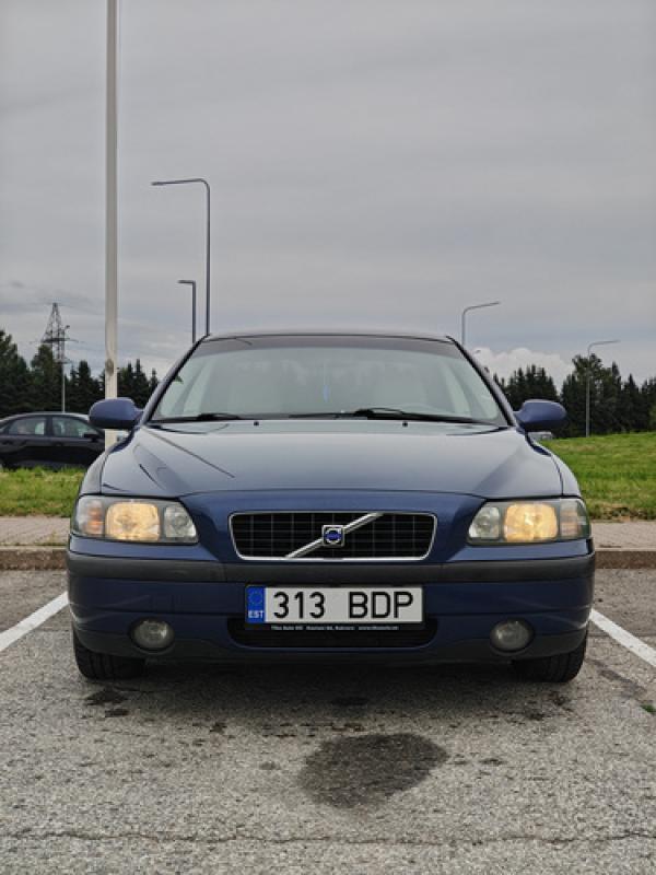 Volvo S60 2002 in Otepaa, with an engine capacity of 2.40 L and mileage of 329 thousand km for 2600 €, photo 3 on AUTOMOTO.COM.LV
