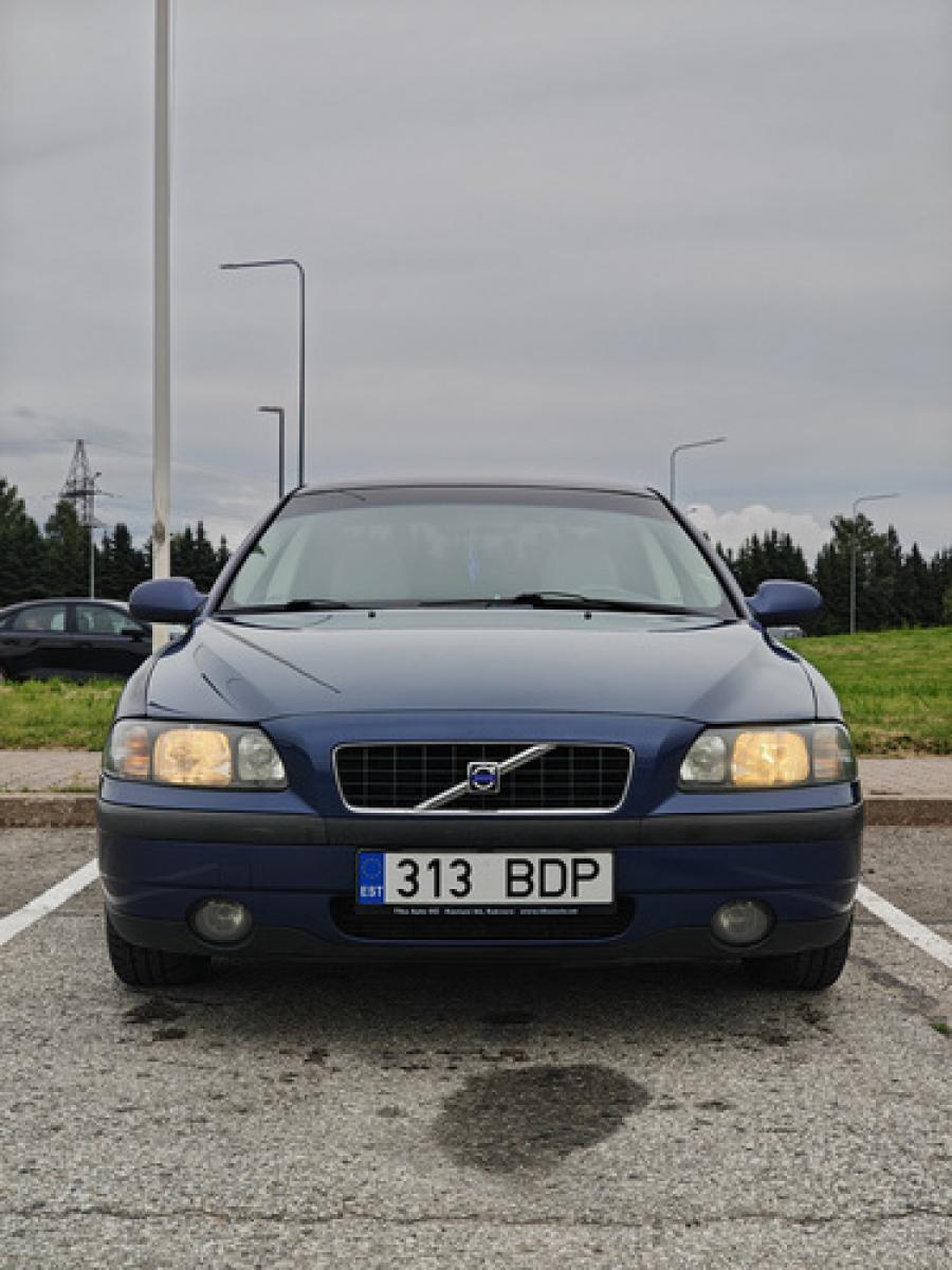 Volvo S60 2002 in Otepaa, with an engine capacity of 2.40 L and mileage of 329 thousand km for 2600 €, photo 3 on AUTOMOTO.COM.LV