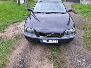 Volvo S60 2002 Viļņa, ar dzinēja tilpumu 2.40 L un nobraukumu 370 tūkst. km par 650 €, foto  vietnē AUTOMOTO.COM.LV