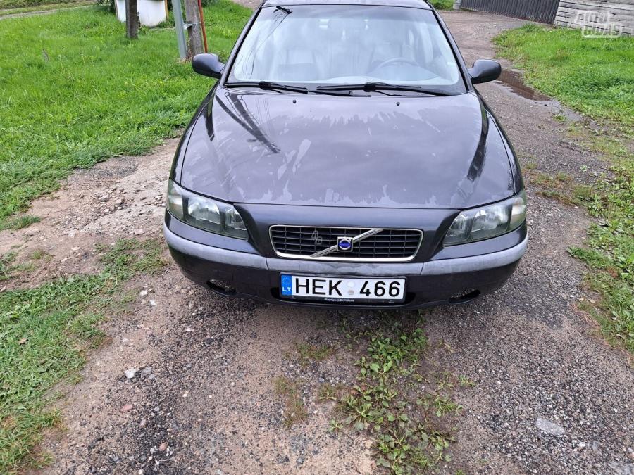 Volvo S60 2002 in Vilnius, with an engine capacity of 2.40 L and mileage of 370 thousand km for 650 €, photo 1 on AUTOMOTO.COM.LV