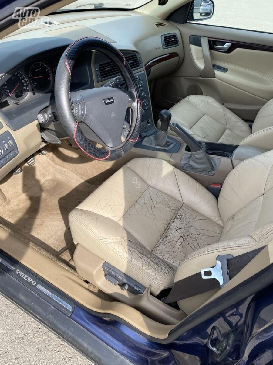 Volvo S60 2002 Kauņa, ar dzinēja tilpumu 2.40 L un nobraukumu 361 tūkst. km par 1300 €, foto 6 vietnē AUTOMOTO.COM.LV