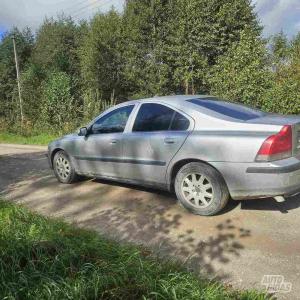 Volvo S60 2002 Gargždai, ar dzinēja tilpumu 2.40 L un nobraukumu 384 tūkst. km par 800 €, foto 3 vietnē AUTOMOTO.COM.LV