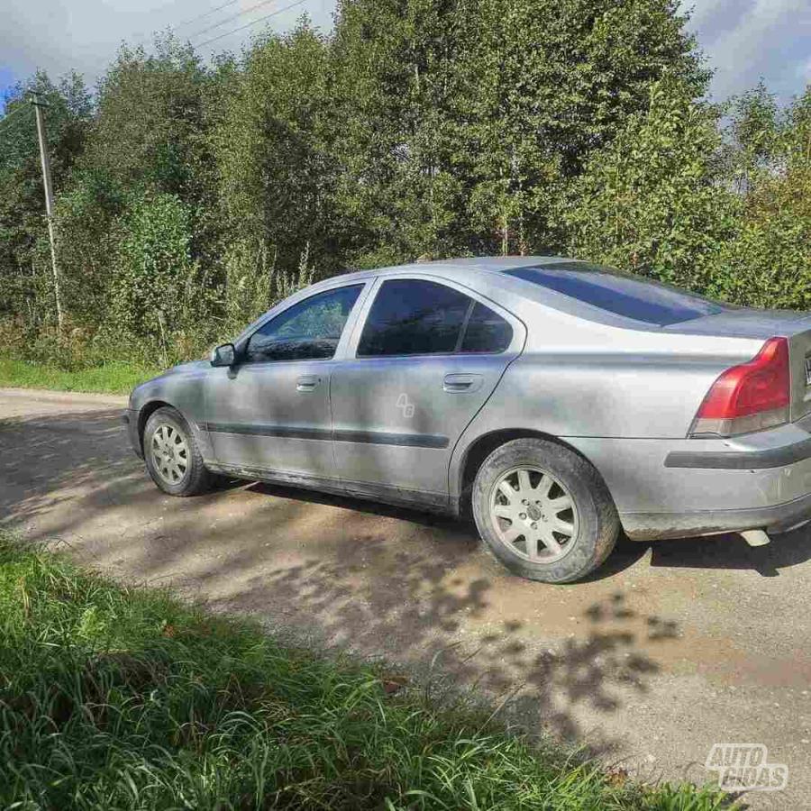 Volvo S60 2002 Gargždai, ar dzinēja tilpumu 2.40 L un nobraukumu 384 tūkst. km par 800 €, foto 3 vietnē AUTOMOTO.COM.LV