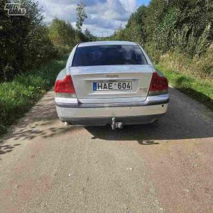 Volvo S60 2002 Gargždai, ar dzinēja tilpumu 2.40 L un nobraukumu 384 tūkst. km par 800 €, foto 4 vietnē AUTOMOTO.COM.LV
