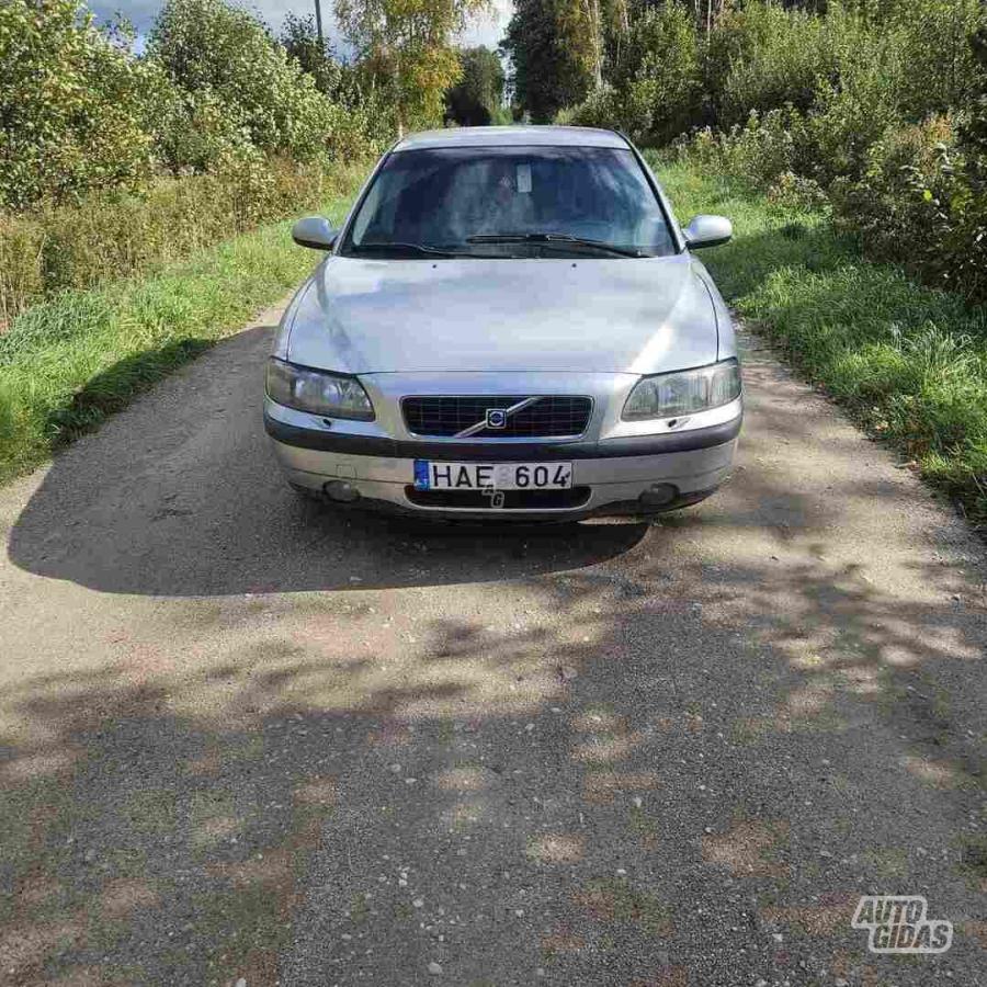 Volvo S60 2002 Gargždai, ar dzinēja tilpumu 2.40 L un nobraukumu 384 tūkst. km par 800 €, foto 5 vietnē AUTOMOTO.COM.LV