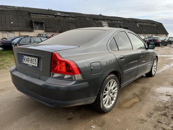 Volvo S60 2002 Ariogala vietnÄ Volvo S60 2002 Ariogala, ar dzinÄja tilpumu 2.50 L un nobraukumu 280 tÅ«kst. km par 830 ā¬, foto 4 vietnÄ AUTOMOTO.COM.LV