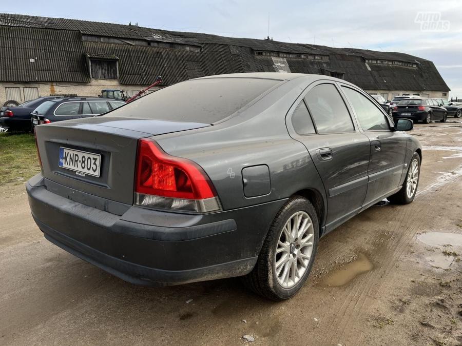 Volvo S60 2002 Ariogala, ar dzinēja tilpumu 2.50 L un nobraukumu 280 tūkst. km par 830 €, foto 4 vietnē AUTOMOTO.COM.LV