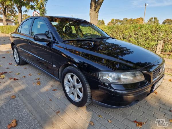 Volvo S60 2002 in Ukmerge, with an engine capacity of 2.40 L and mileage of 339 thousand km for 1250 €, photo 1 on AUTOMOTO.COM.LV