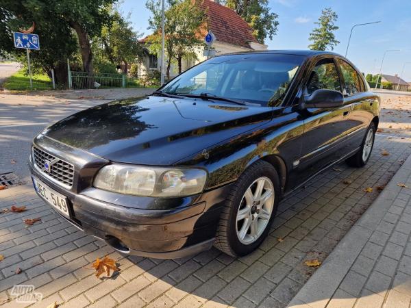 Volvo S60 2002 in Ukmerge, with an engine capacity of 2.40 L and mileage of 339 thousand km for 1250 €, photo 3 on AUTOMOTO.COM.LV