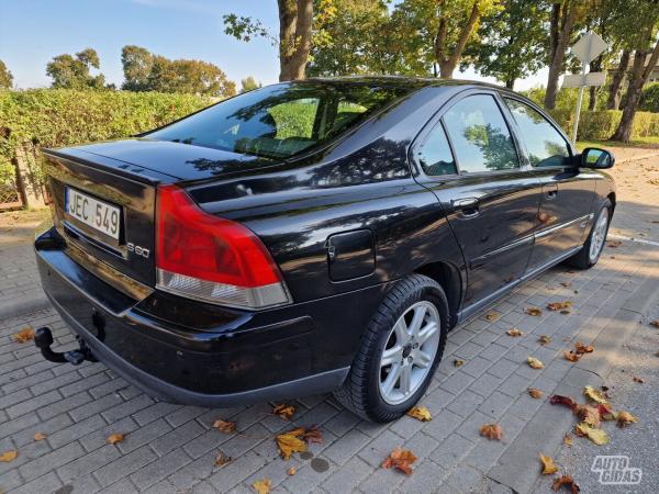 Volvo S60 2002 in Ukmerge, with an engine capacity of 2.40 L and mileage of 339 thousand km for 1250 €, photo 5 on AUTOMOTO.COM.LV