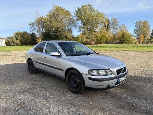 Volvo S60 2002 in Siauliai, with an engine capacity of 2.40 L and mileage of 404 thousand km for 650 €, photo 3 on AUTOMOTO.COM.LV