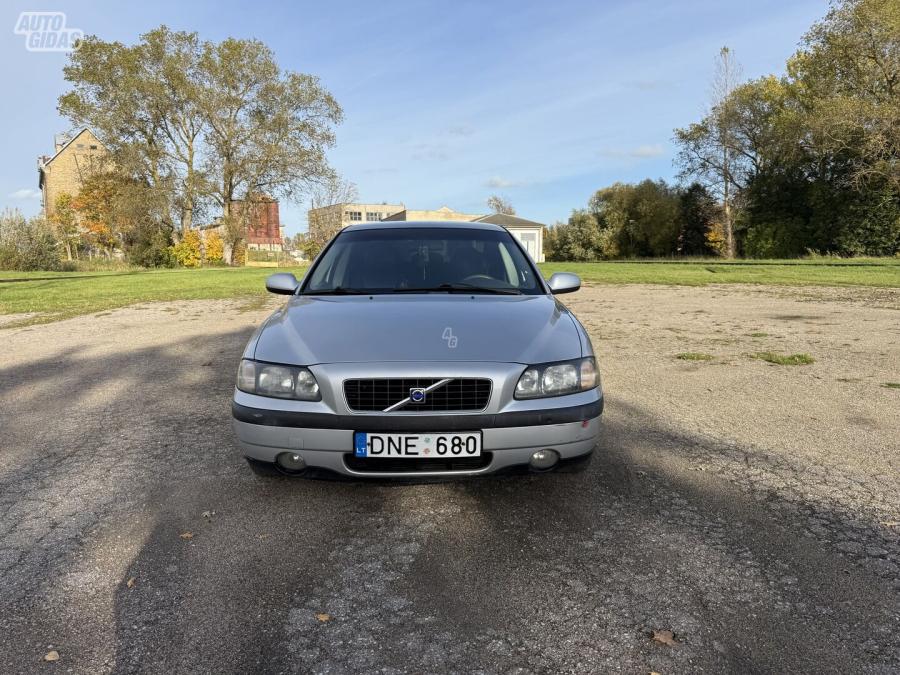Volvo S60 2002 in Siauliai, with an engine capacity of 2.40 L and mileage of 404 thousand km for 650 €, photo 4 on AUTOMOTO.COM.LV
