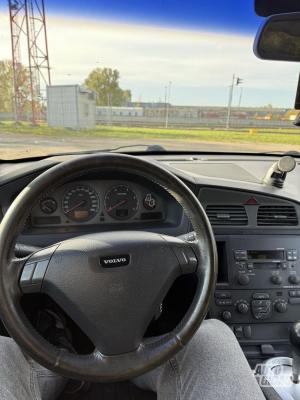 Volvo S60 2002 in Siauliai, with an engine capacity of 2.40 L and mileage of 404 thousand km for 650 €, photo 12 on AUTOMOTO.COM.LV