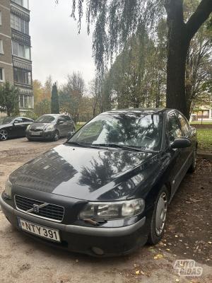 Volvo S60 2002 Viļņa, ar dzinēja tilpumu 2.40 L un nobraukumu 431 tūkst. km par 580 €, foto  vietnē AUTOMOTO.COM.LV