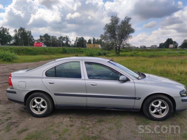 Volvo S60 2003 Rīga, ar dzinēja tilpumu 2.40 L un nobraukumu 257 tūkst. km par 1700 €, foto 2 vietnē AUTOMOTO.COM.LV