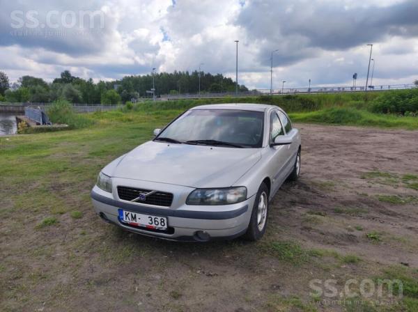 Volvo S60 2003 Rīga, ar dzinēja tilpumu 2.40 L un nobraukumu 257 tūkst. km par 1700 €, foto 3 vietnē AUTOMOTO.COM.LV