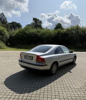 Volvo S60 2003 Ventspils, ar dzinēja tilpumu 2.40 L un nobraukumu 322 tūkst. km par 1350 €, foto 3 vietnē AUTOMOTO.COM.LV