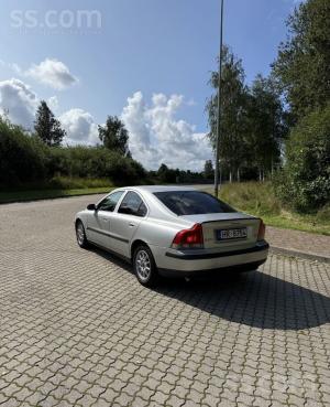 Volvo S60 2003 Ventspils, ar dzinēja tilpumu 2.40 L un nobraukumu 322 tūkst. km par 1350 €, foto 4 vietnē AUTOMOTO.COM.LV