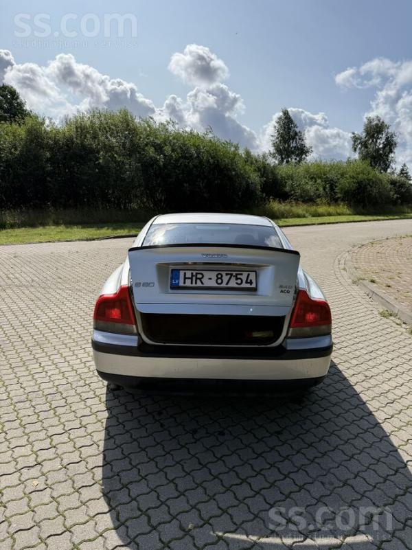 Volvo S60 2003 Ventspils, ar dzinēja tilpumu 2.40 L un nobraukumu 322 tūkst. km par 1350 €, foto 9 vietnē AUTOMOTO.COM.LV