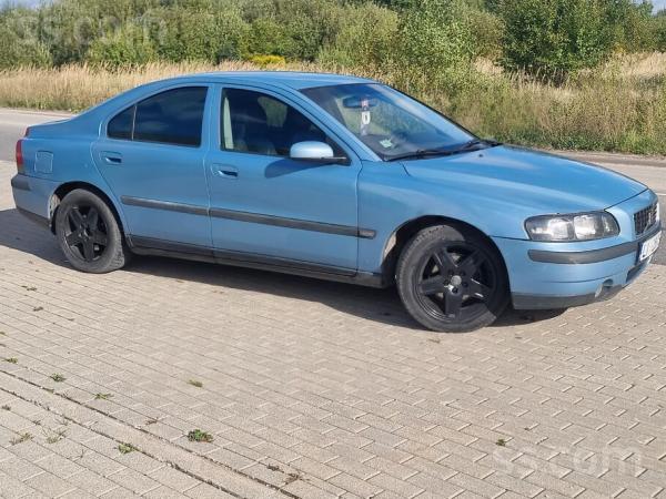 Volvo S60 2003 in Dobele, with an engine capacity of 2.40 L and mileage of 293 thousand km for 1400 €, photo 3 on AUTOMOTO.COM.LV