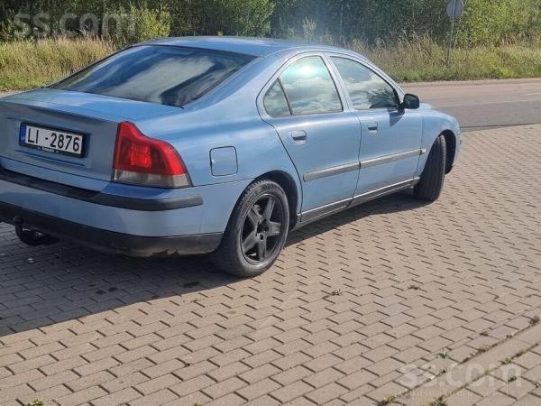 Volvo S60 2003 in Dobele, with an engine capacity of 2.40 L and mileage of 293 thousand km for 1400 €, photo 4 on AUTOMOTO.COM.LV