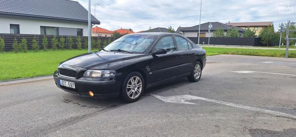 Volvo S60 2003 Kelmė, ar dzinēja tilpumu 2.40 L un nobraukumu 300 tūkst. km par 650 €, foto 1 vietnē AUTOMOTO.COM.LV