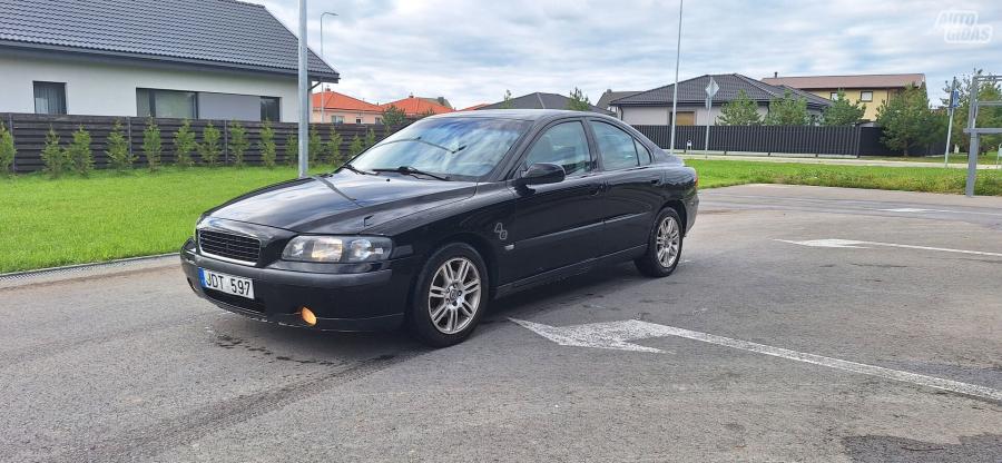 Volvo S60 2003 Kelmė, ar dzinēja tilpumu 2.40 L un nobraukumu 300 tūkst. km par 650 €, foto 1 vietnē AUTOMOTO.COM.LV