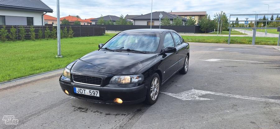 Volvo S60 2003 Kelmė, ar dzinēja tilpumu 2.40 L un nobraukumu 300 tūkst. km par 650 €, foto 4 vietnē AUTOMOTO.COM.LV