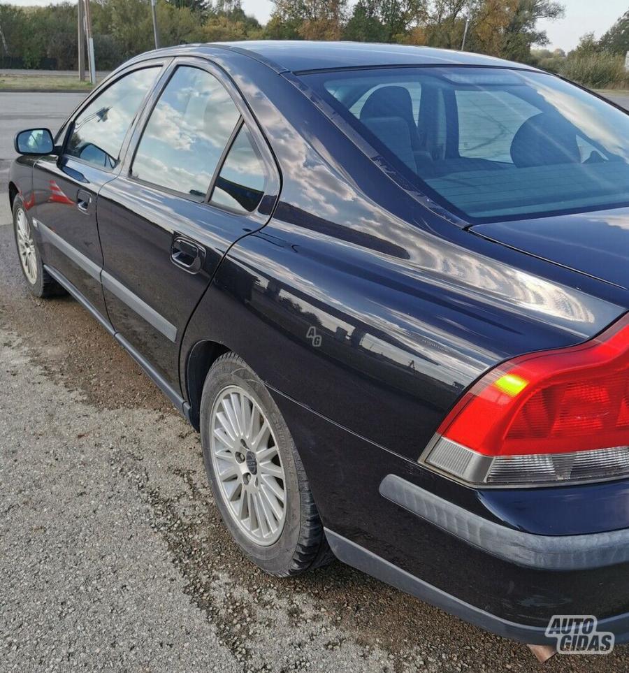 Volvo S60 2003 in Marijampole, with an engine capacity of 2.40 L and mileage of 400 thousand km for 1000 €, photo 3 on AUTOMOTO.COM.LV