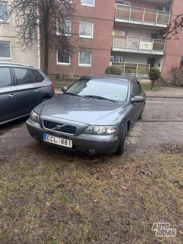Volvo S60 2003 in Vilnius, with an engine capacity of 2.00 L and mileage of 410 thousand km for 650 €, photo 2 on AUTOMOTO.COM.LV