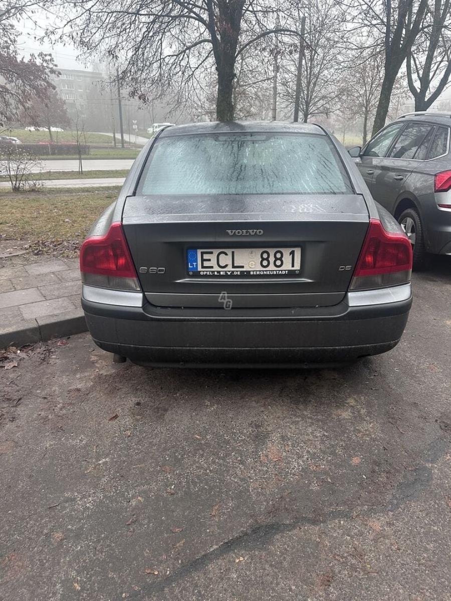 Volvo S60 2003 in Vilnius, with an engine capacity of 2.00 L and mileage of 410 thousand km for 650 €, photo 4 on AUTOMOTO.COM.LV