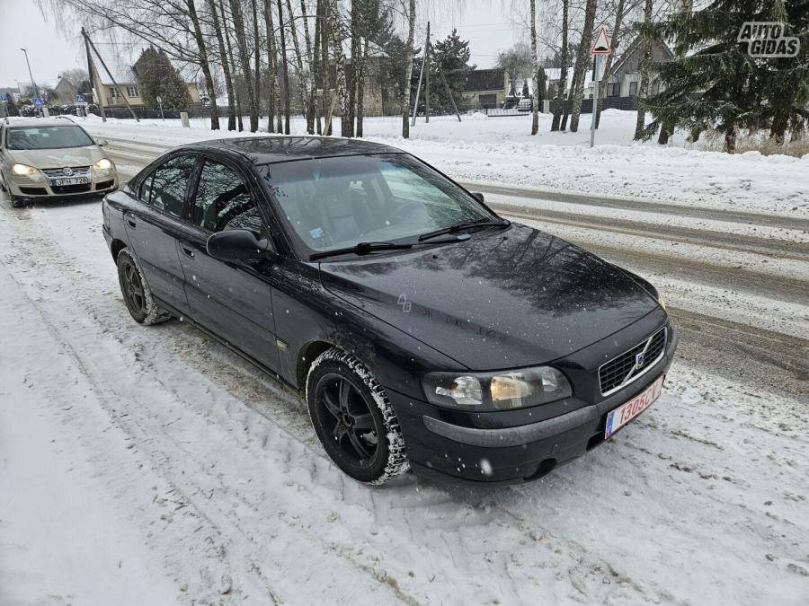Вольво С60 2003 в Пренай, объемом двигателя 2.40 л и пробегом 313 тыс. км за 500 €, фото 3 на AUTOMOTO.COM.LV