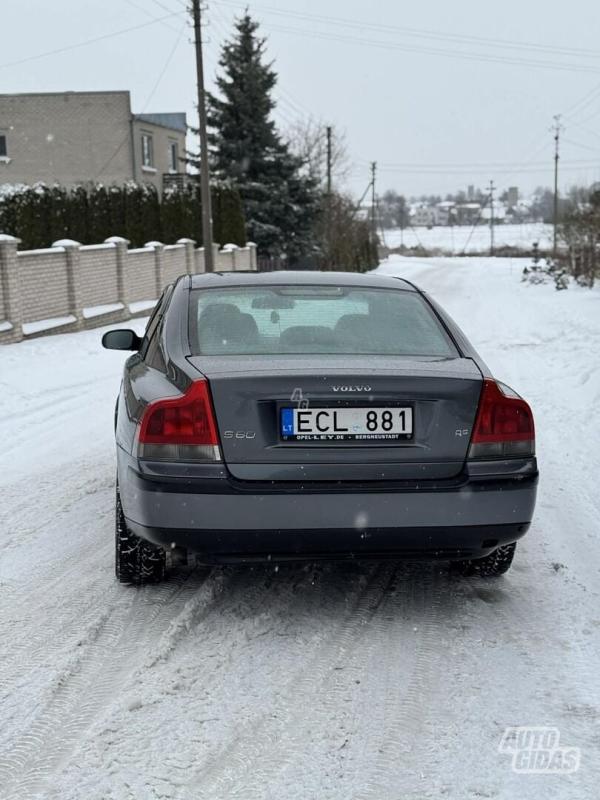 Volvo S60 2003 in Salcininkai, with an engine capacity of 2.40 L and mileage of 410 thousand km for 1250 €, photo 4 on AUTOMOTO.COM.LV