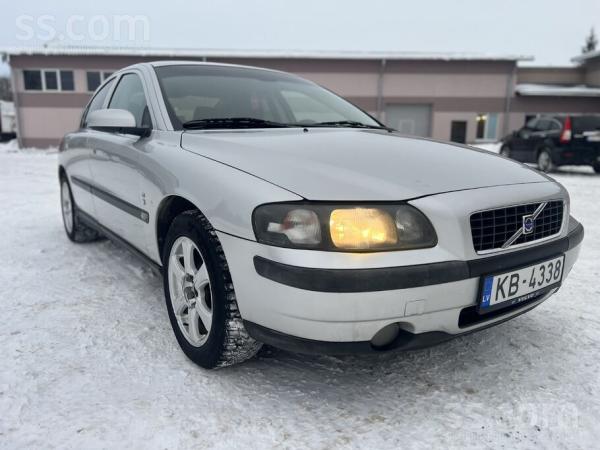 Volvo S60 2003 in Rezekne, with an engine capacity of 2.40 L and mileage of 390 thousand km for 2050 €, photo 3 on AUTOMOTO.COM.LV