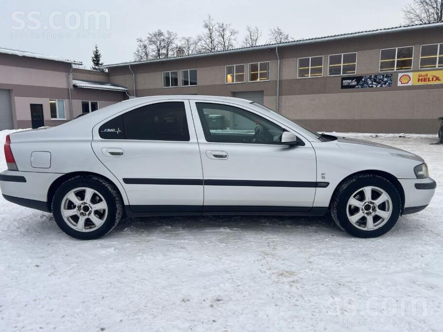 Volvo S60 2003 Rēzekne, ar dzinēja tilpumu 2.40 L un nobraukumu 390 tūkst. km par 2050 €, foto 5 vietnē AUTOMOTO.COM.LV