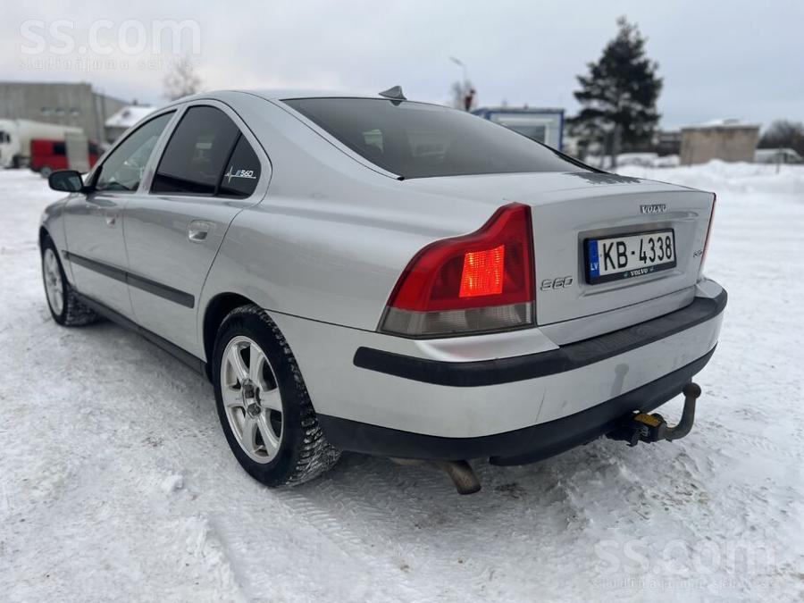 Volvo S60 2003 Rēzekne, ar dzinēja tilpumu 2.40 L un nobraukumu 390 tūkst. km par 2050 €, foto 6 vietnē AUTOMOTO.COM.LV