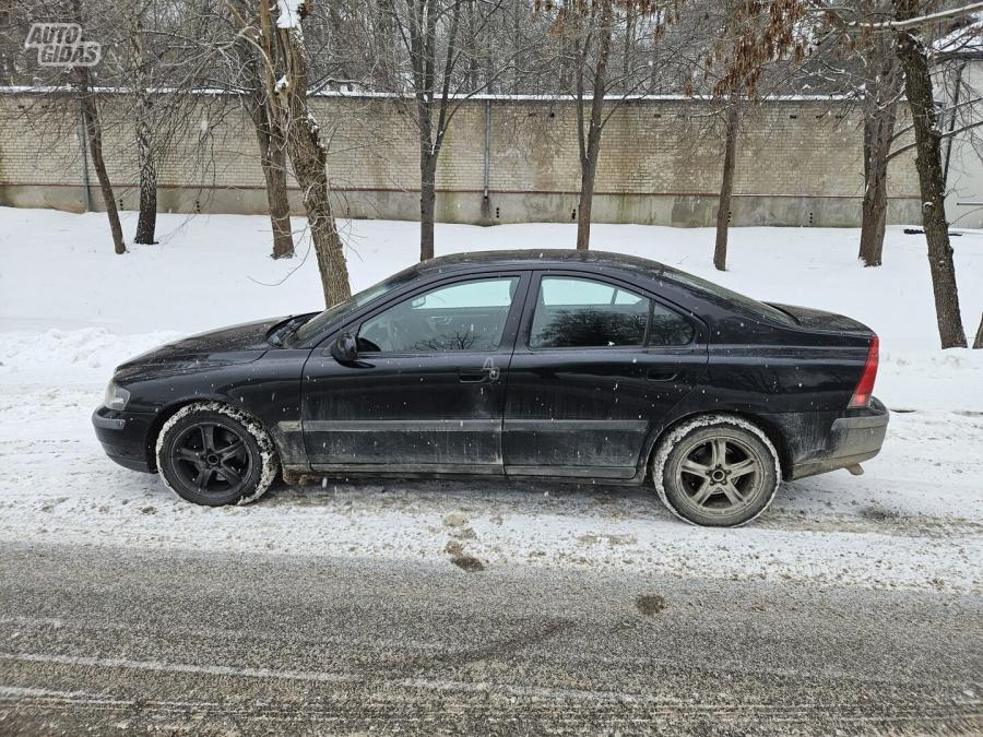 Volvo S60 2003 in Prienai, with an engine capacity of 2.40 L and mileage of 333 thousand km for 500 €, photo 4 on AUTOMOTO.COM.LV