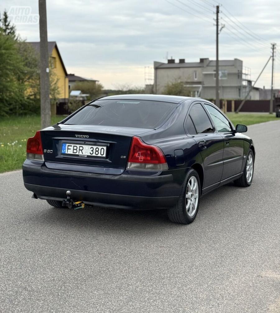 Volvo S60 2003 in Salcininkai, with an engine capacity of 2.40 L and mileage of 325 thousand km for 1350 €, photo 5 on AUTOMOTO.COM.LV