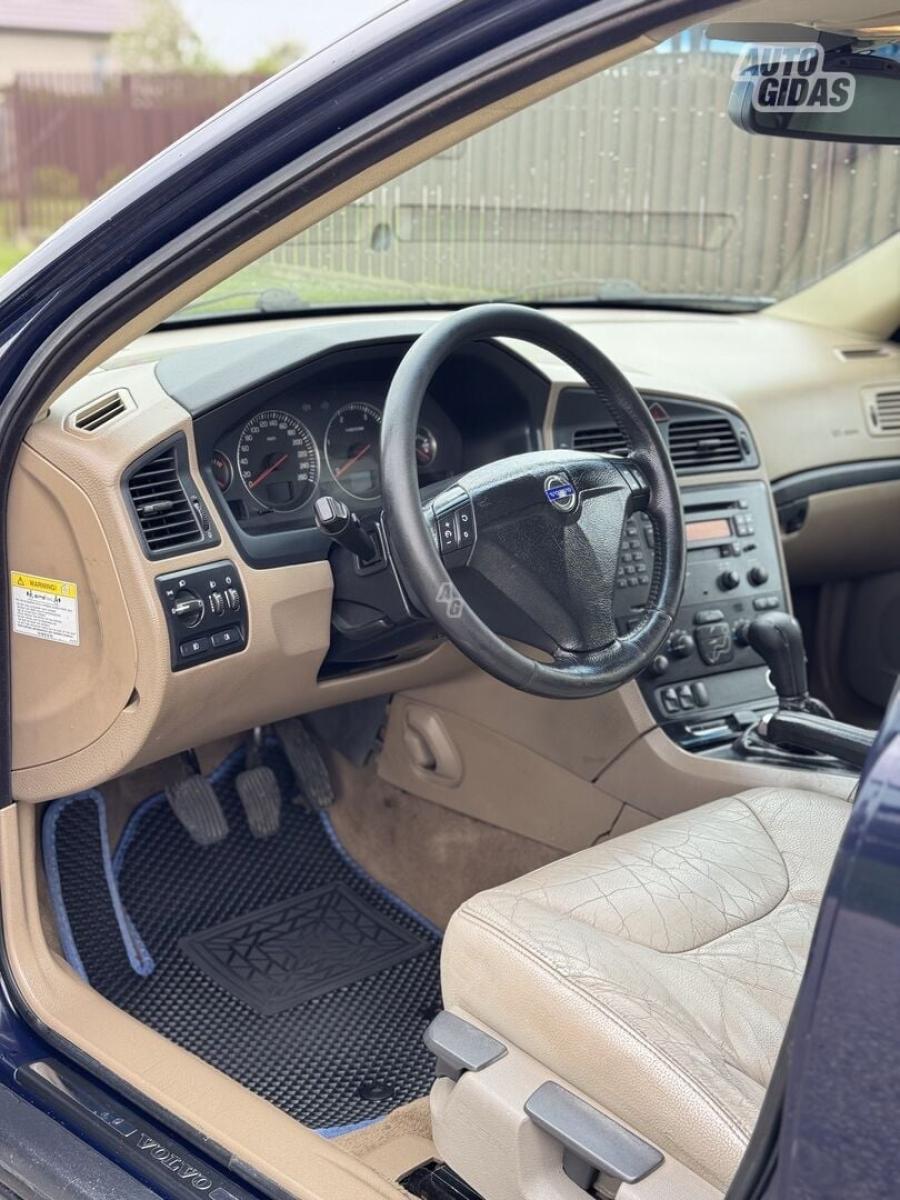 Volvo S60 2003 in Salcininkai, with an engine capacity of 2.40 L and mileage of 325 thousand km for 1350 €, photo 9 on AUTOMOTO.COM.LV