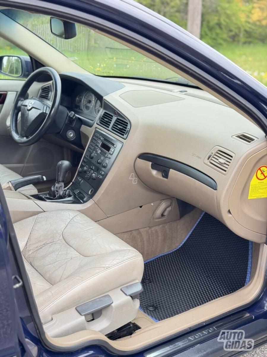 Volvo S60 2003 in Salcininkai, with an engine capacity of 2.40 L and mileage of 325 thousand km for 1350 €, photo 10 on AUTOMOTO.COM.LV
