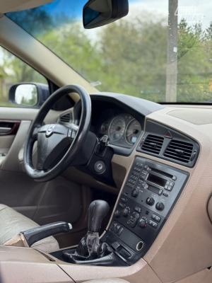 Volvo S60 2003 in Salcininkai, with an engine capacity of 2.40 L and mileage of 325 thousand km for 1350 €, photo 12 on AUTOMOTO.COM.LV