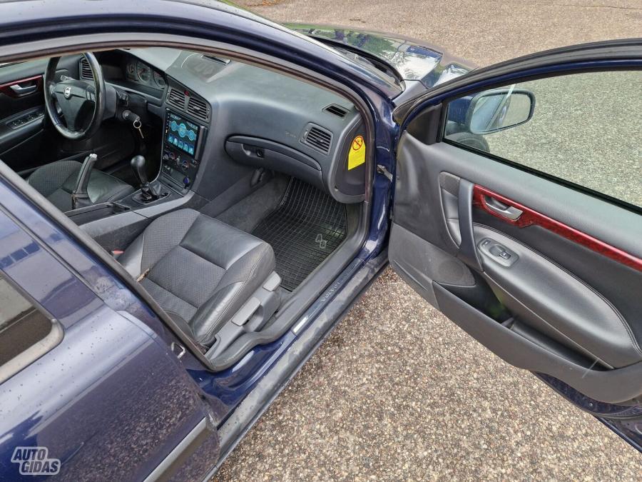 Volvo S60 2003 in Vilnius, with an engine capacity of 2.40 L and mileage of 408 thousand km for 1399 €, photo 8 on AUTOMOTO.COM.LV