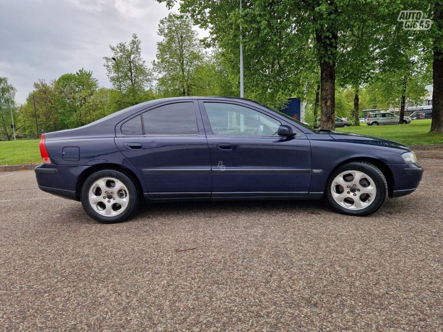 Volvo S60 2003 in Vilnius, with an engine capacity of 2.40 L and mileage of 408 thousand km for 1399 €, photo 12 on AUTOMOTO.COM.LV