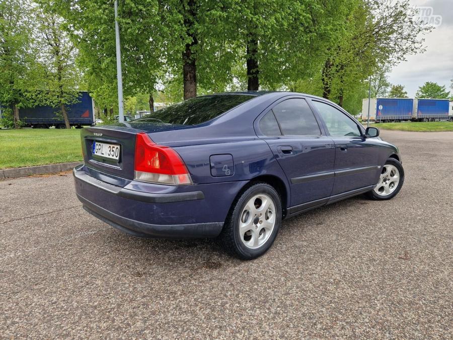 Volvo S60 2003 in Vilnius, with an engine capacity of 2.40 L and mileage of 408 thousand km for 1399 €, photo 17 on AUTOMOTO.COM.LV