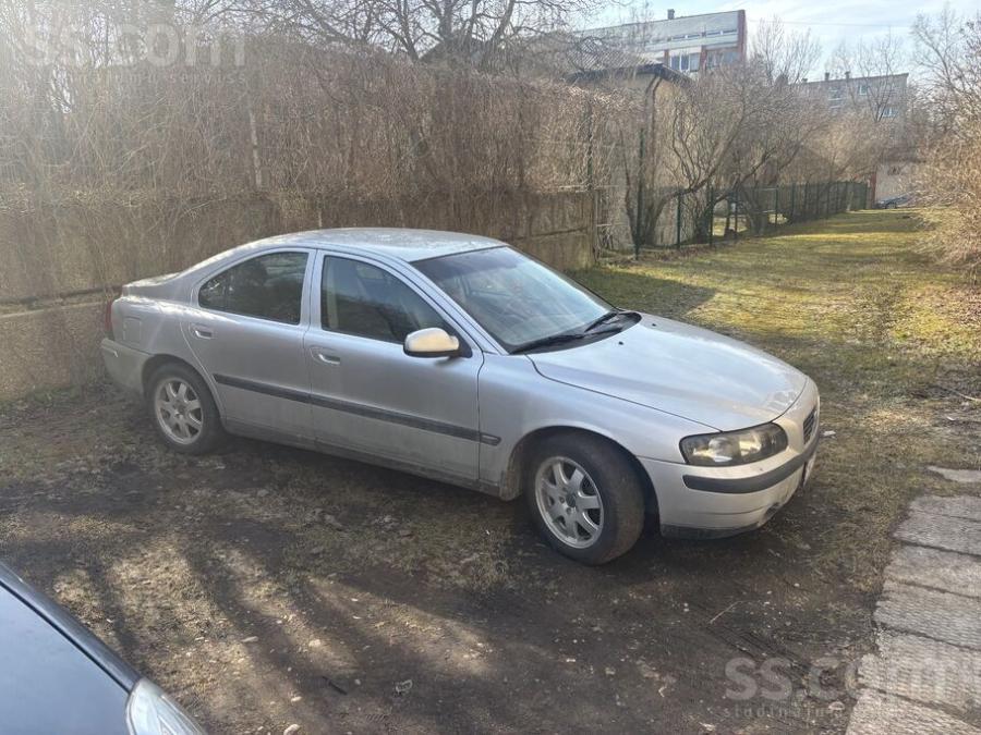 Вольво С60 2003 в Тукумс, объемом двигателя 2.40 л и пробегом 380 тыс. км за 1400 €, фото 3 на AUTOMOTO.COM.LV
