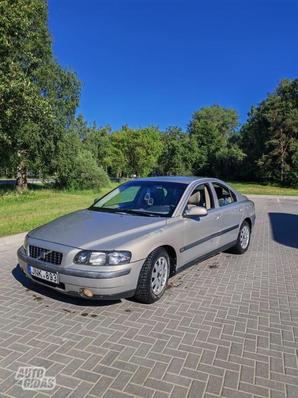 Volvo S60 2003 Radviliškis, ar dzinēja tilpumu 2.40 L un nobraukumu 380 tūkst. km par 480 €, foto 1 vietnē AUTOMOTO.COM.LV